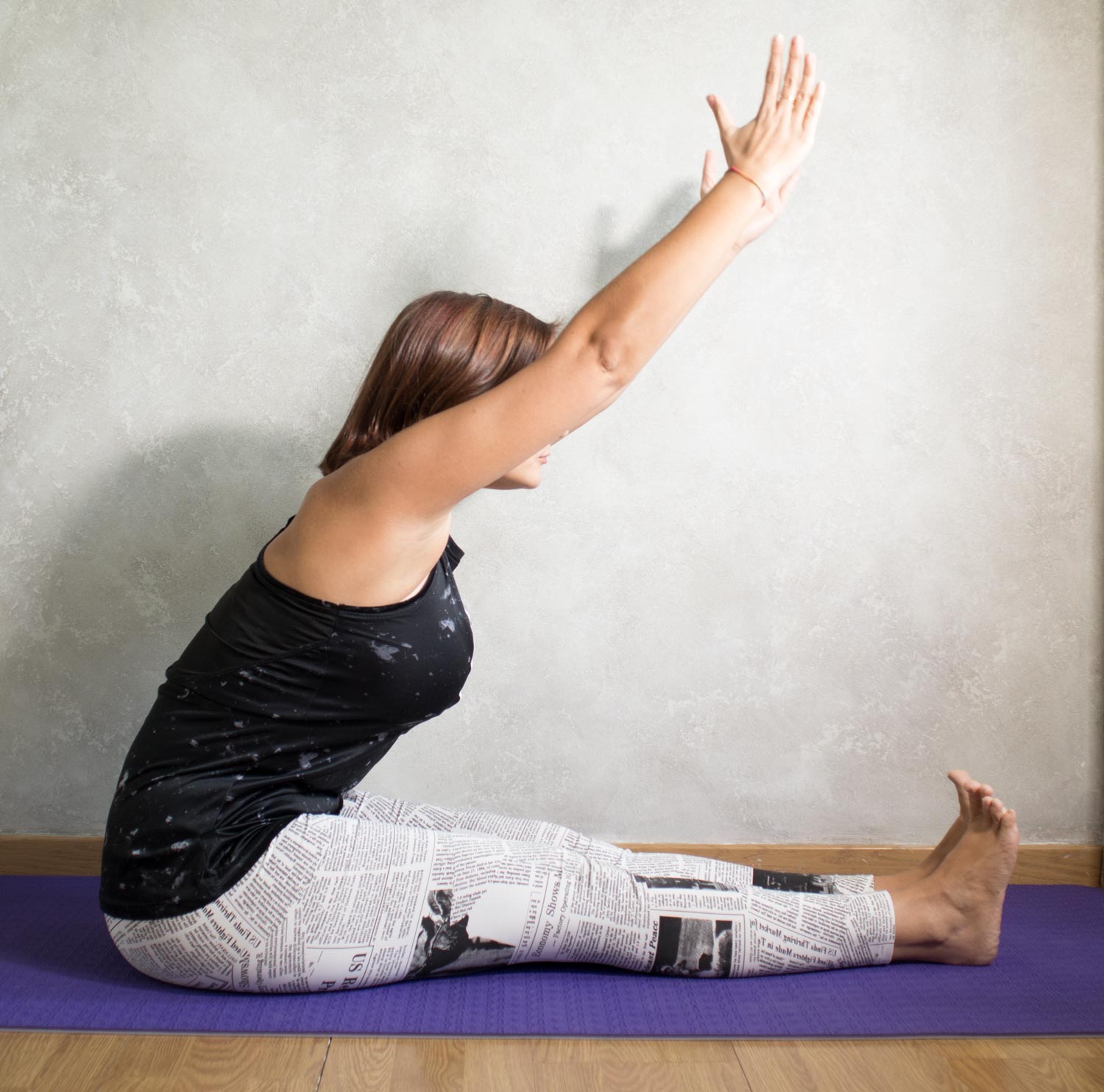 Cómo realizar Paschimottanasana o la Postura de la pinza | Yoga con Blanca