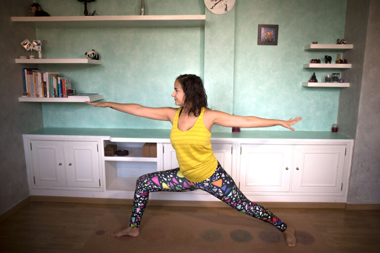 Virabhadrasana II o Postura del guerrero II | Yoga con Blanca Virabhadrasana II o Postura del guerrero II | Yoga con Blanca